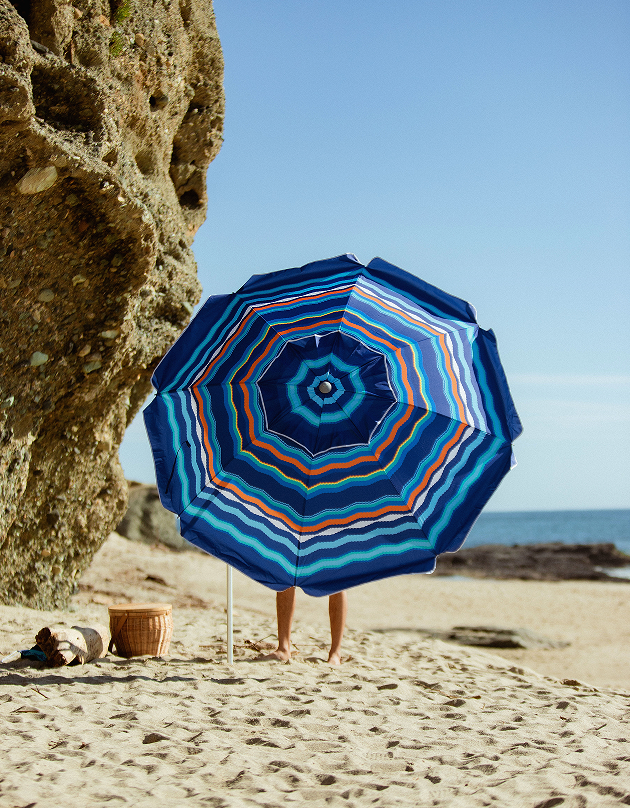 how does a beach umbrella work